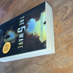 Accents | The 5th Wave Book By Rick Yancey | Poshmark